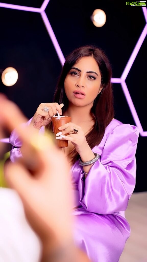 Actress Arshi Khan HD Instagram Photos and Wallpapers October 2022 | Gethu Cinema