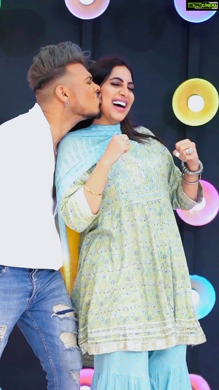 Actress Arshi Khan HD Instagram Photos and Wallpapers October 2022 | Gethu Cinema