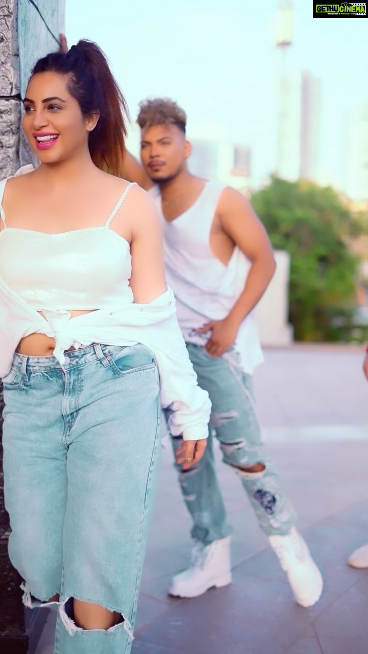 Actress Arshi Khan HD Photos and Wallpapers June 2022 - Gethu Cinema