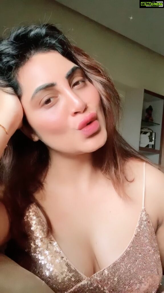 Actress Arshi Khan HD Photos and Wallpapers March 2022 - Gethu Cinema