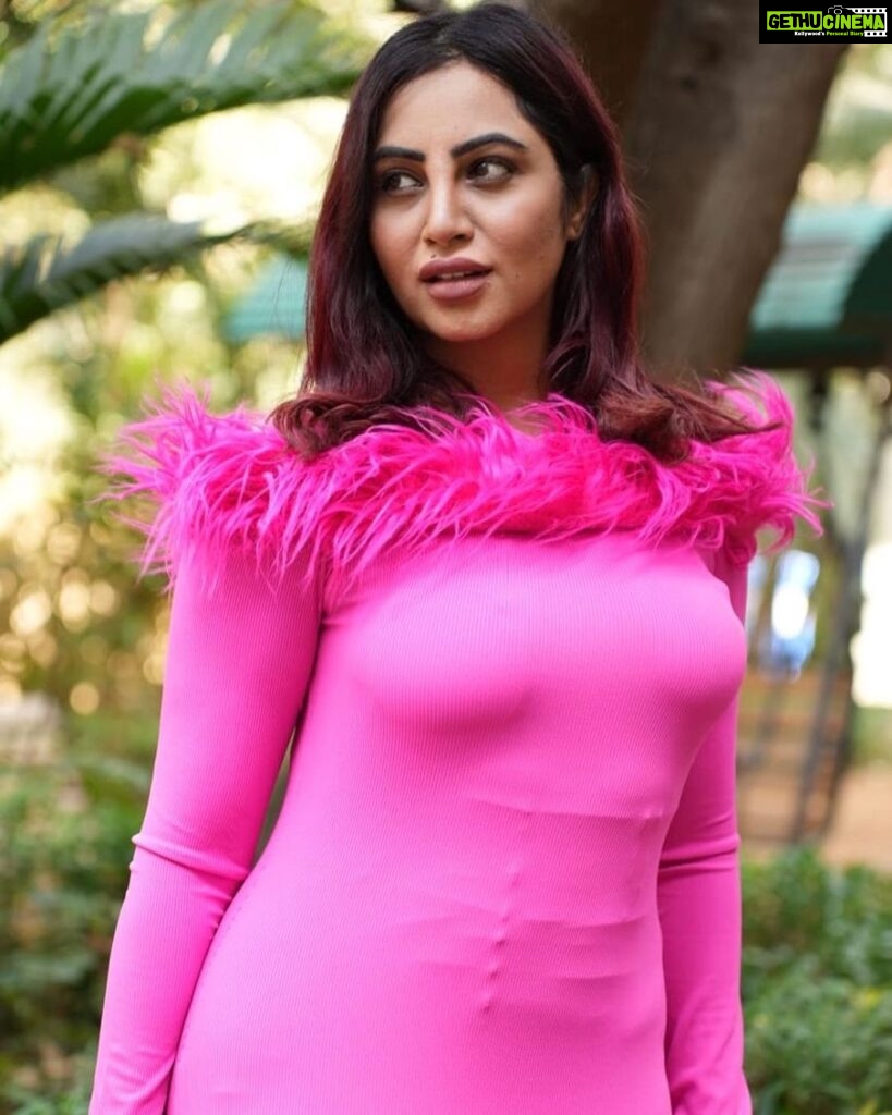 Actress Arshi Khan HD Instagram Photos and Wallpapers January 2023 | Gethu Cinema