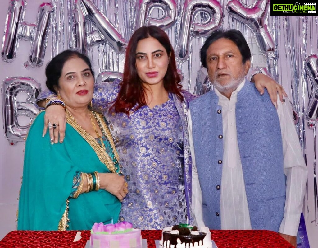 Actress Arshi Khan HD Photos and Wallpapers December 2022 - Gethu Cinema