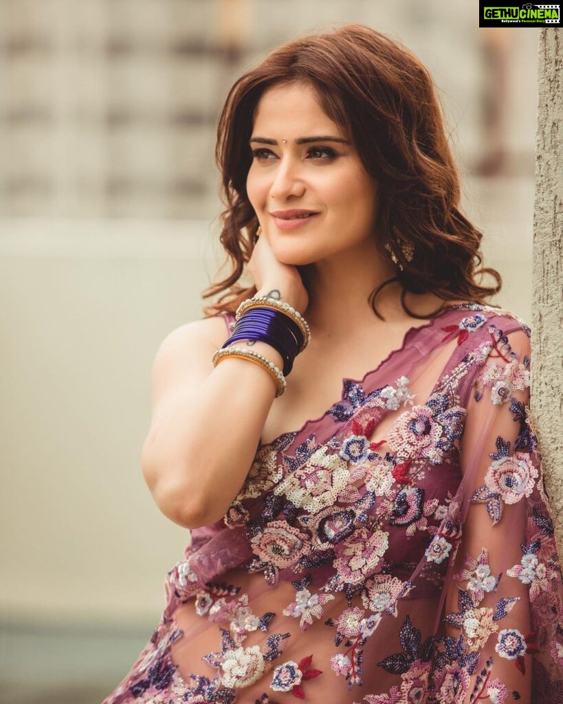Actress Arti Singh HD Photos and Wallpapers September 2022 - Gethu Cinema