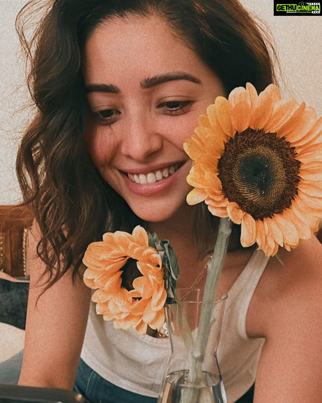 Actress Asha Negi HD Photos and Wallpapers July 2022 - Gethu Cinema