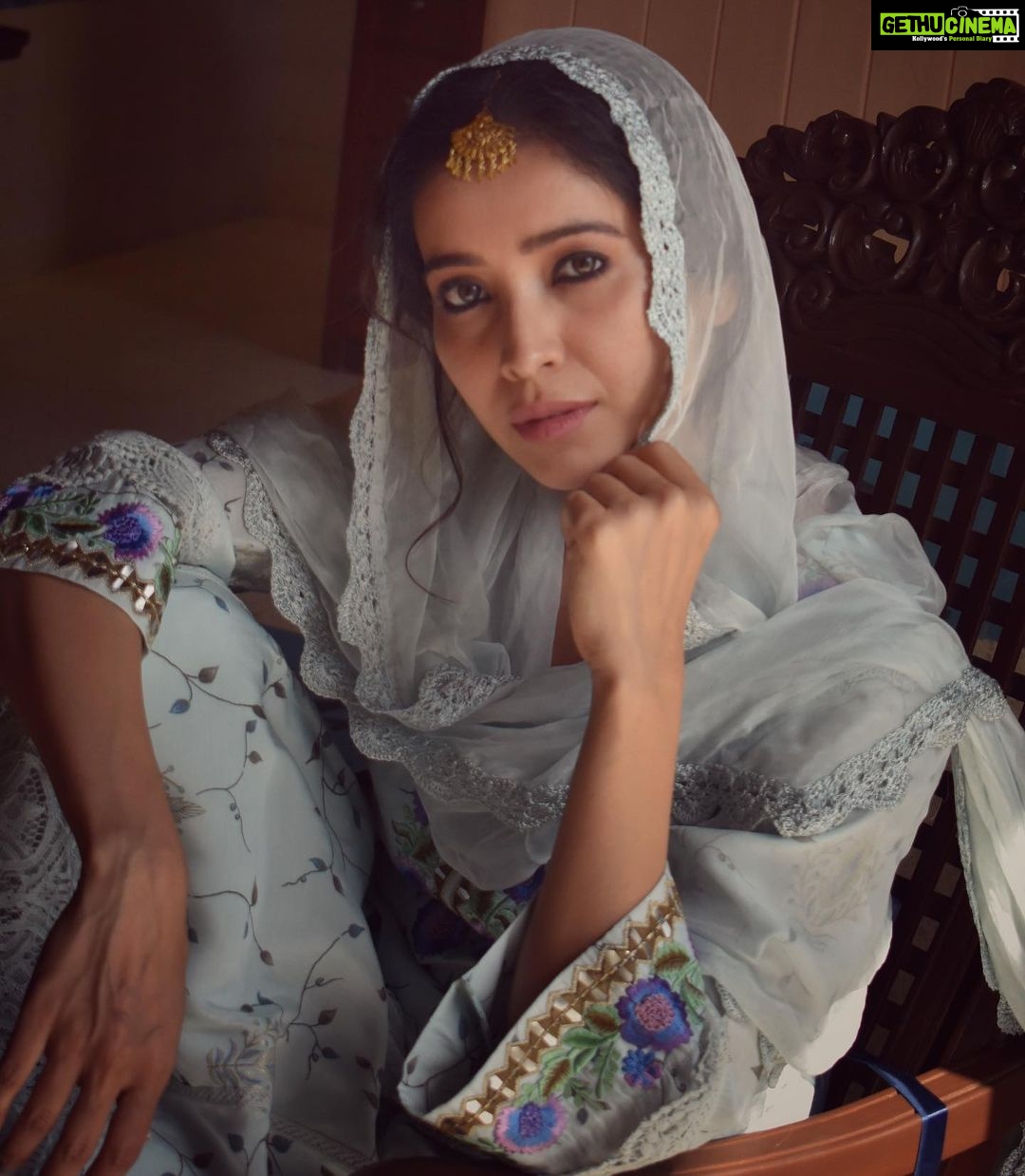 Asha Negi Instagram - 🍬 . Outfit @labelfrow Jewellery @isharya Stylist ...