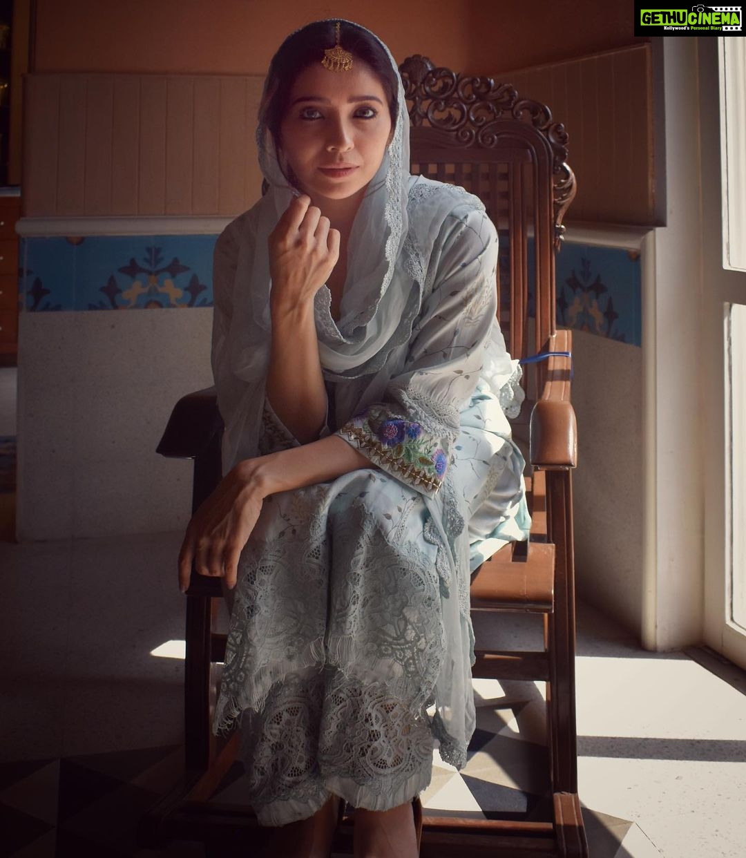 Asha Negi Instagram – Chand mubarak evryone! 🌙🤍🫶 . . . @pehelaggarwal ...