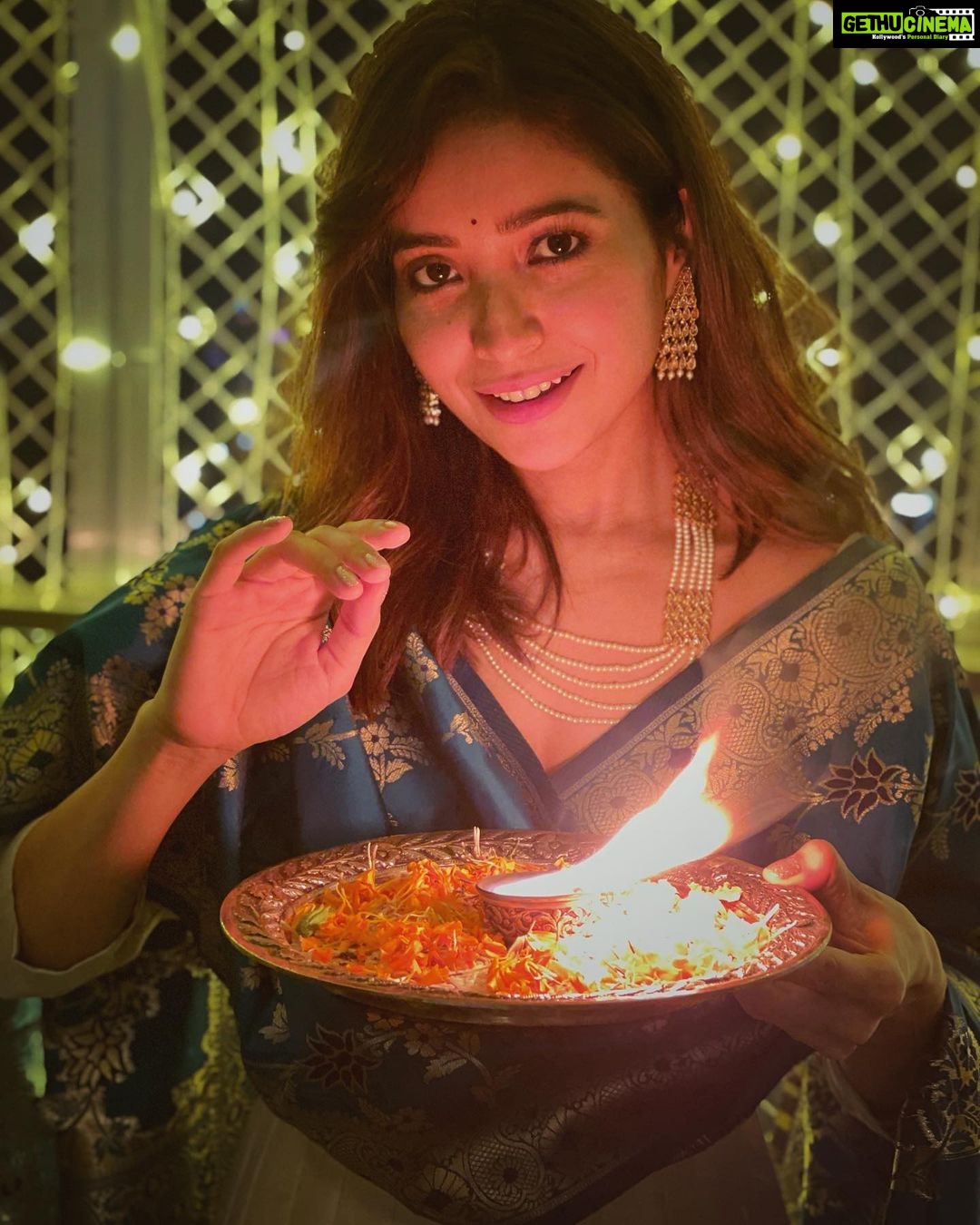 Asha Negi Instagram – जग ने उतारे धरती पे तारे💫 🪔 💫 | Gethu Cinema