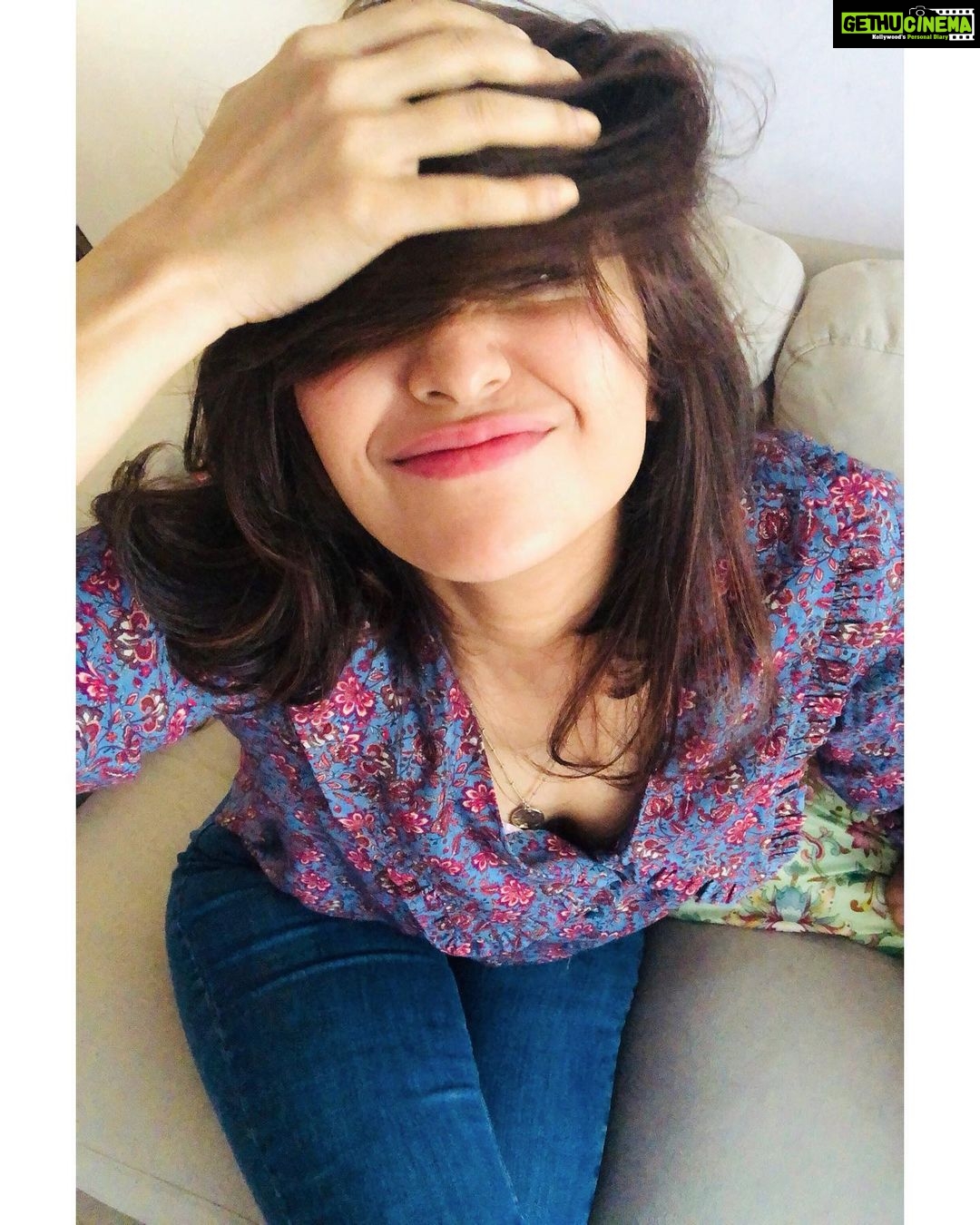 Asha Negi Instagram – Couch potato🥔🍟 | Gethu Cinema