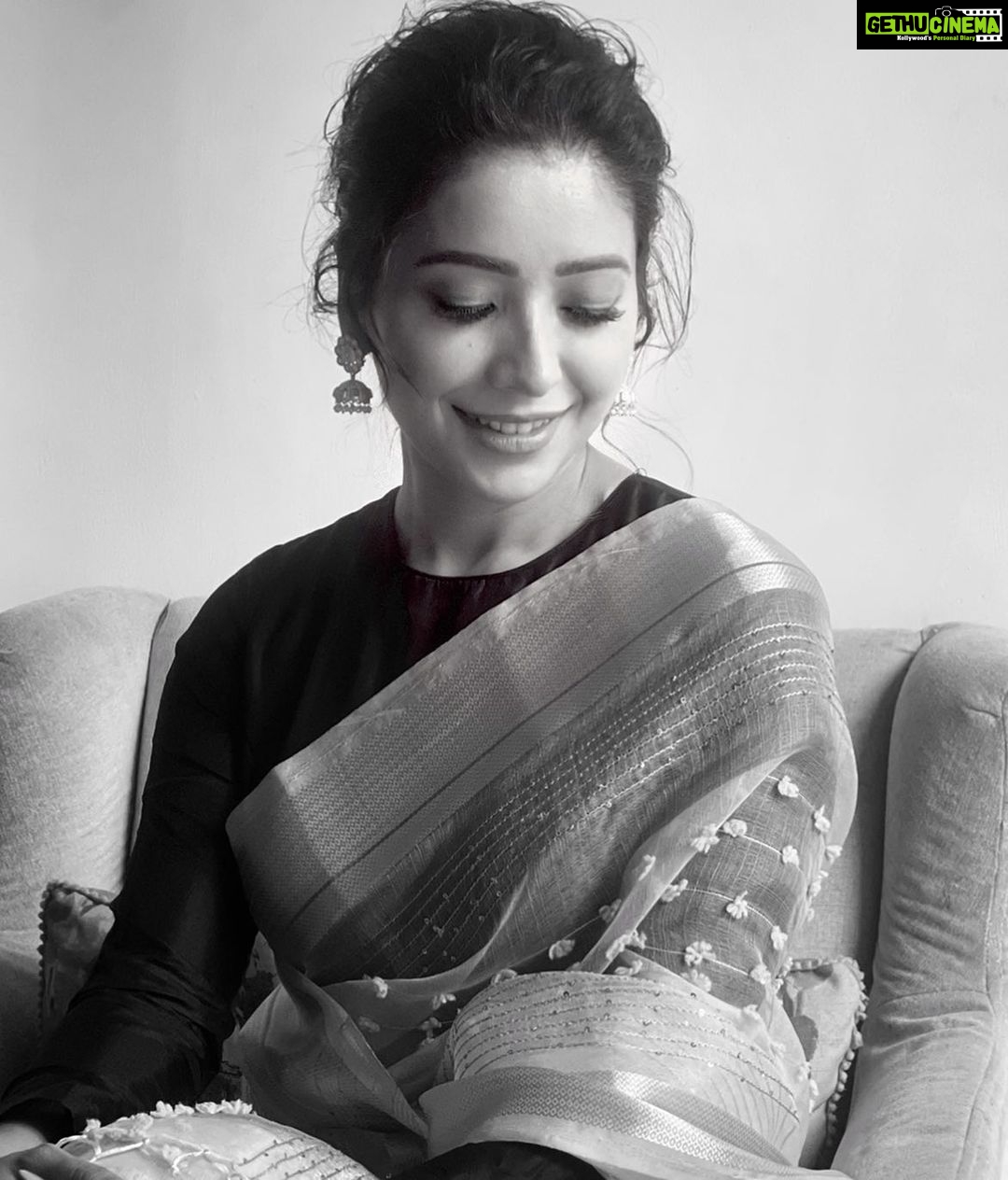 Asha Negi Instagram – 🖤🌷 | Gethu Cinema