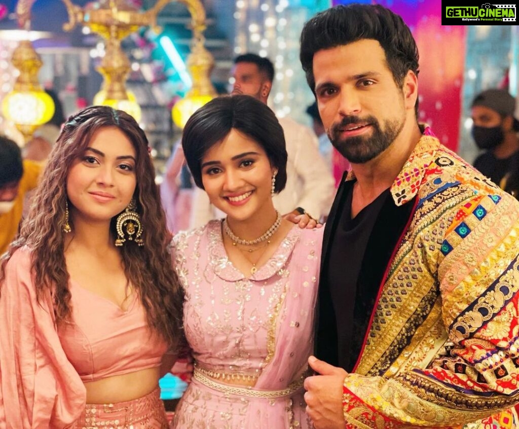 Ashi Singh Instagram – #Ad Diwali is here and my house is set-up to ...