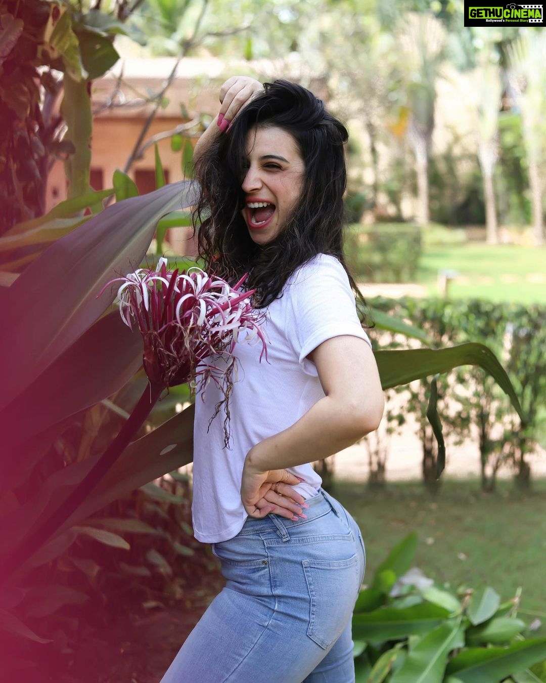 Benafsha Soonawalla Instagram – How are ya?🌺 . 📸- @aishwaryaa_nayak ...