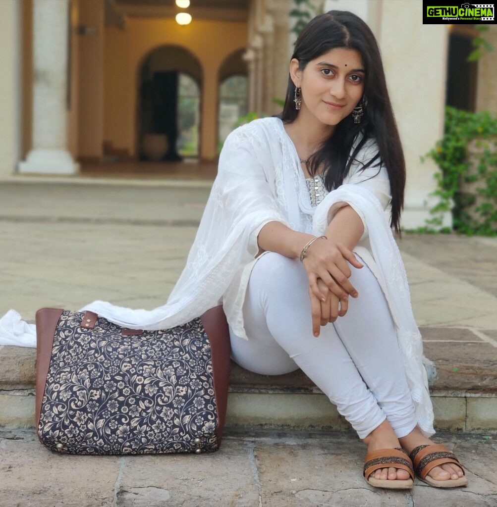 Actress Deeksha Joshi HD Instagram Photos and Wallpapers March 2023 ...