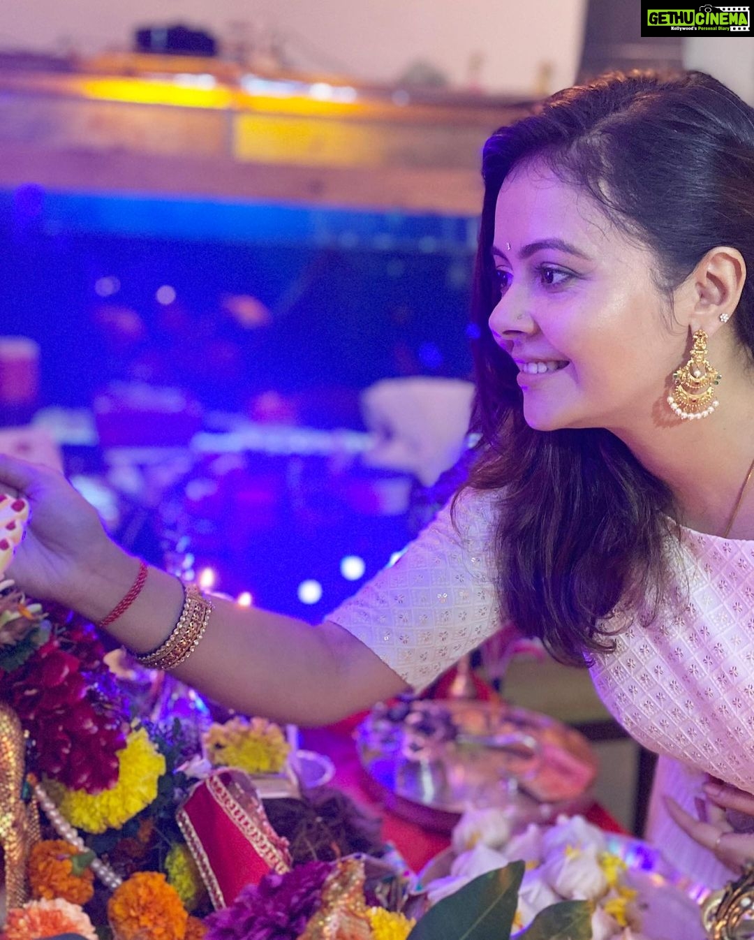 Devoleena Bhattacharjee Instagram – Ganpati bappa morya🌸🙏🏻😇 ...