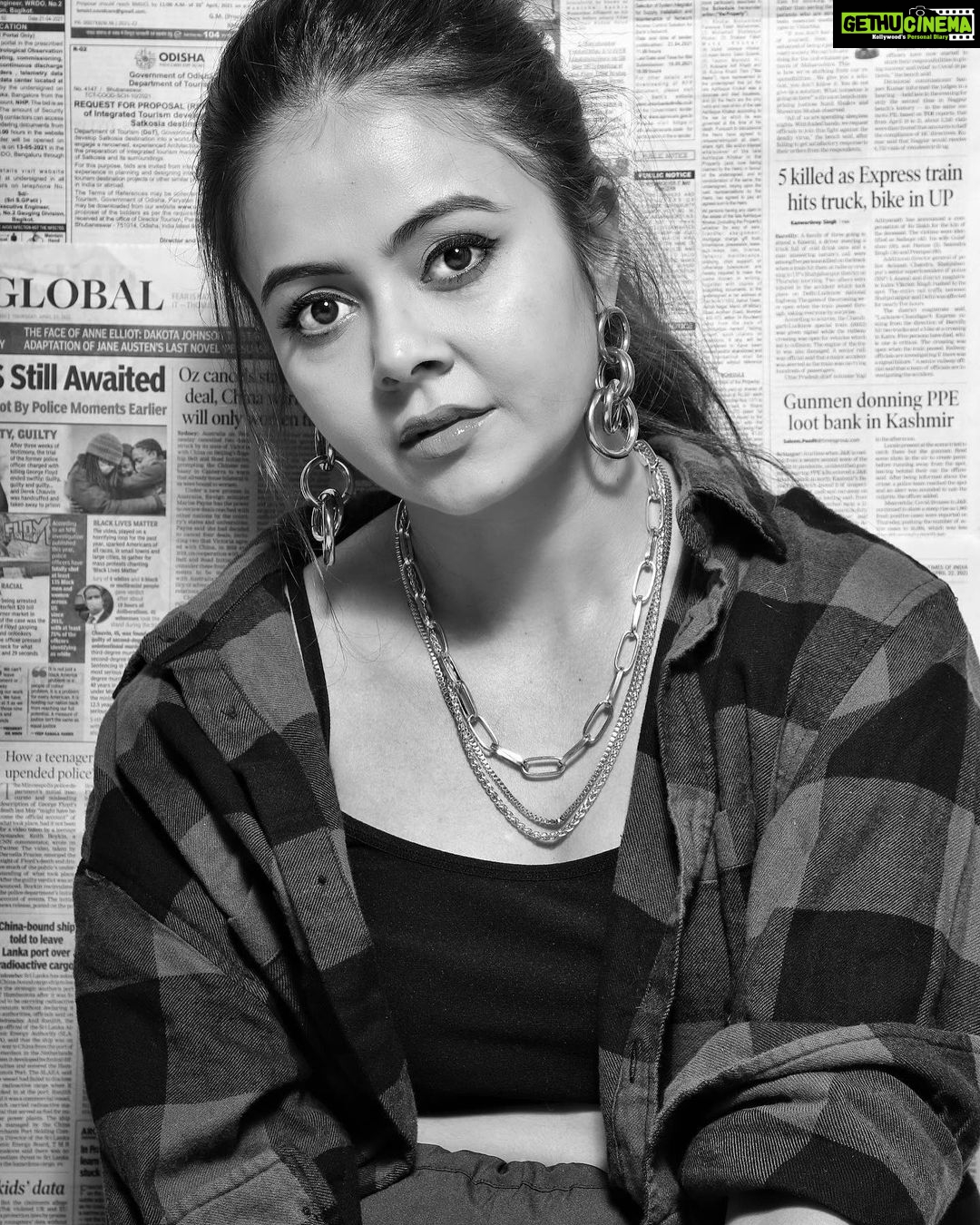 Devoleena Bhattacharjee Instagram - 🌻 @angel_bhattacharjee . . . Outfit ...