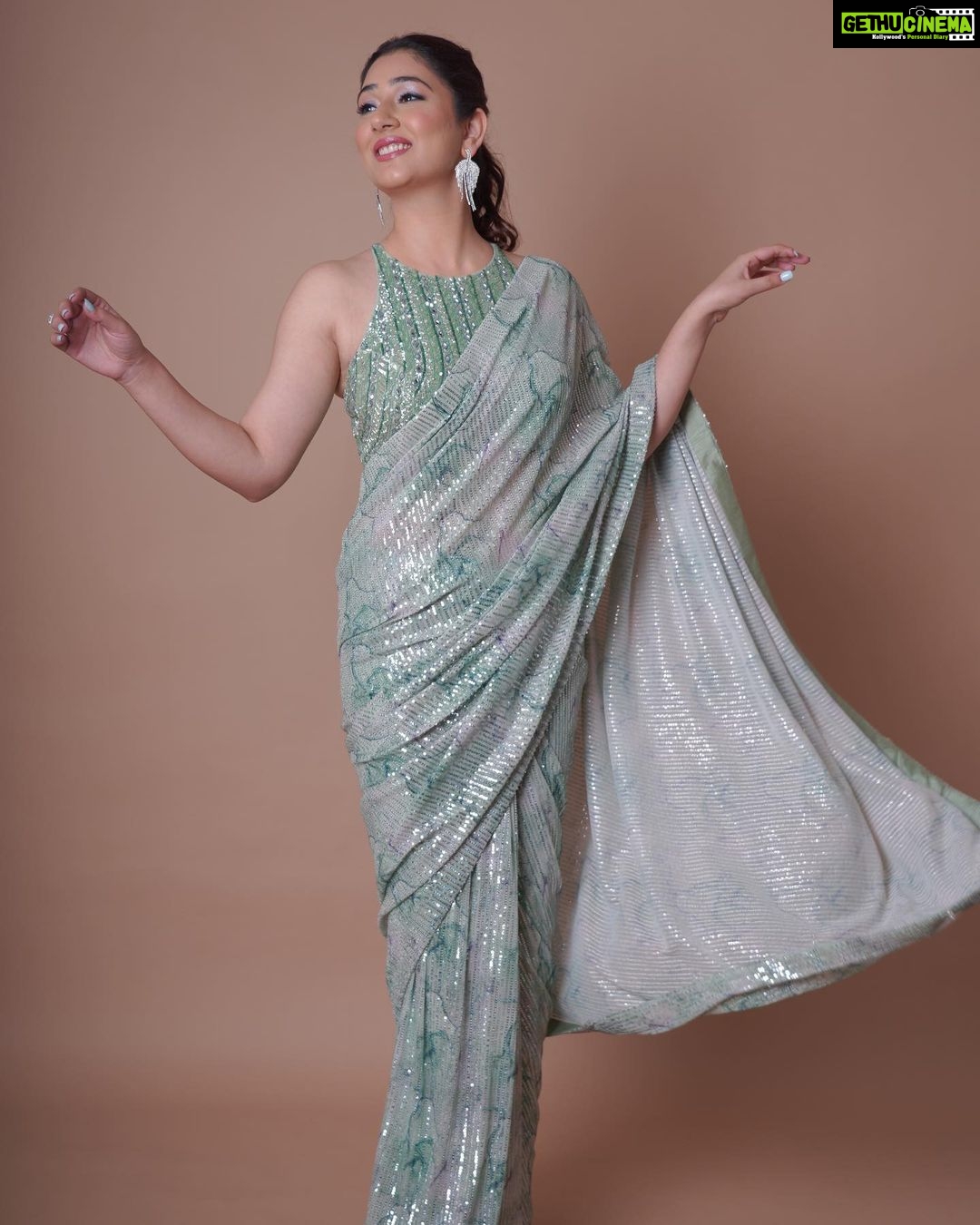 Actress Disha Parmar HD Photos and Wallpapers December 2022 - Gethu Cinema