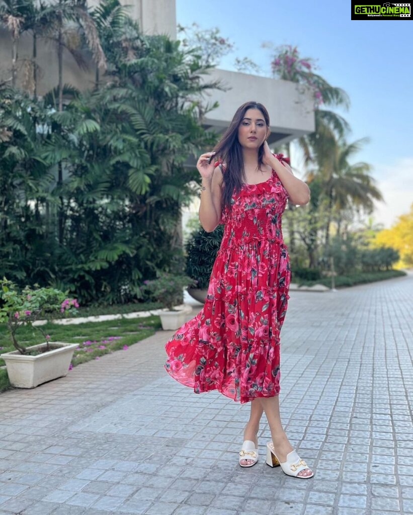 Actress Disha Parmar HD Photos and Wallpapers December 2022 - Gethu Cinema