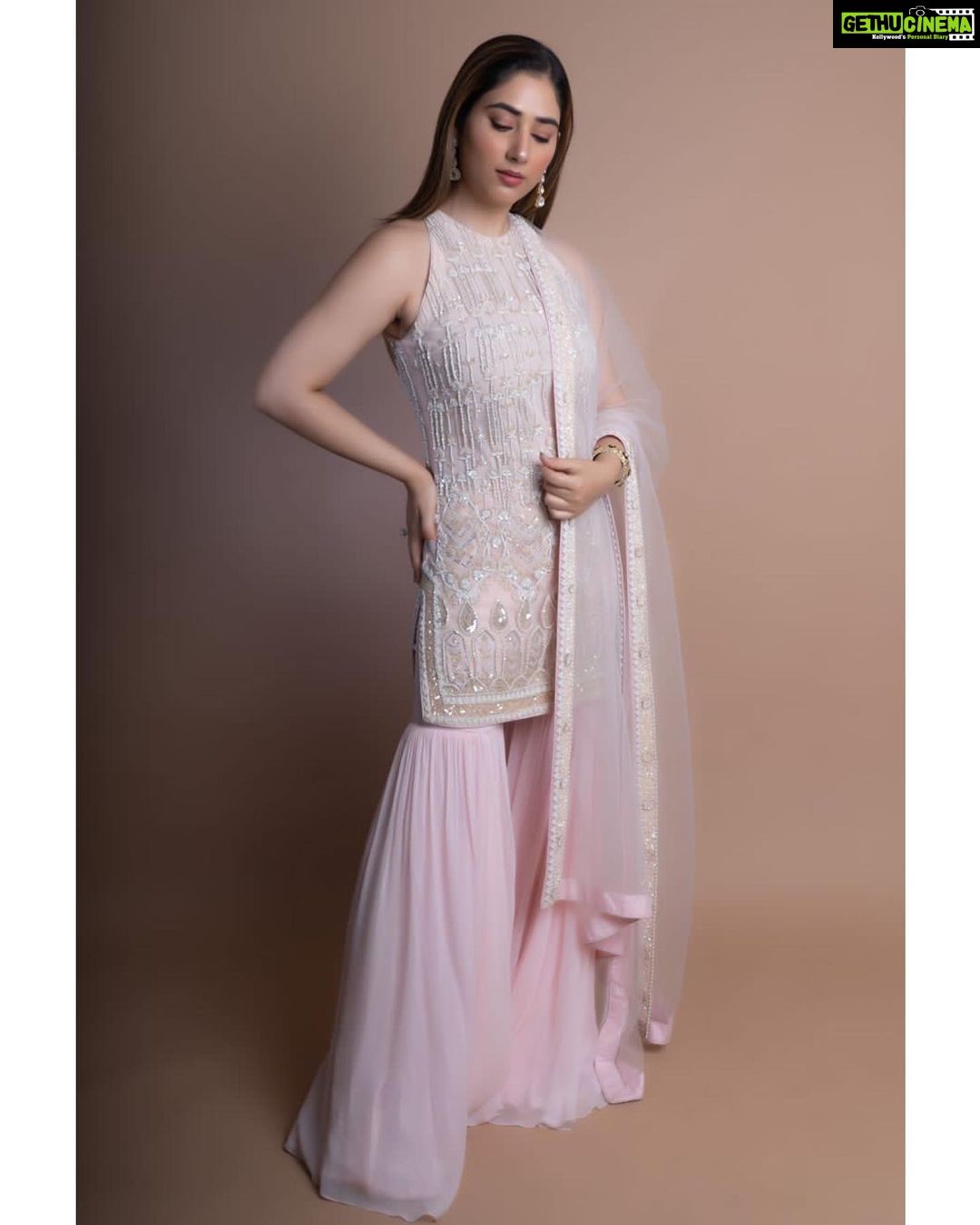 Actress Disha Parmar HD Instagram Photos and Wallpapers April 2023 ...