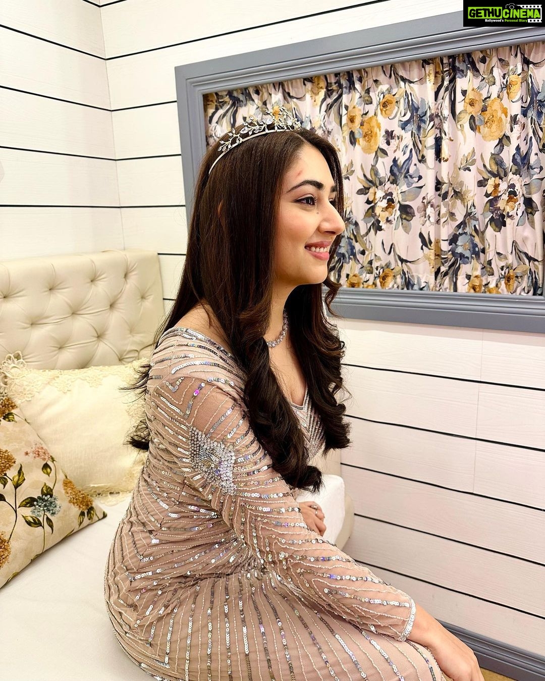 Actress Disha Parmar HD Photos and Wallpapers November 2022 - Gethu Cinema