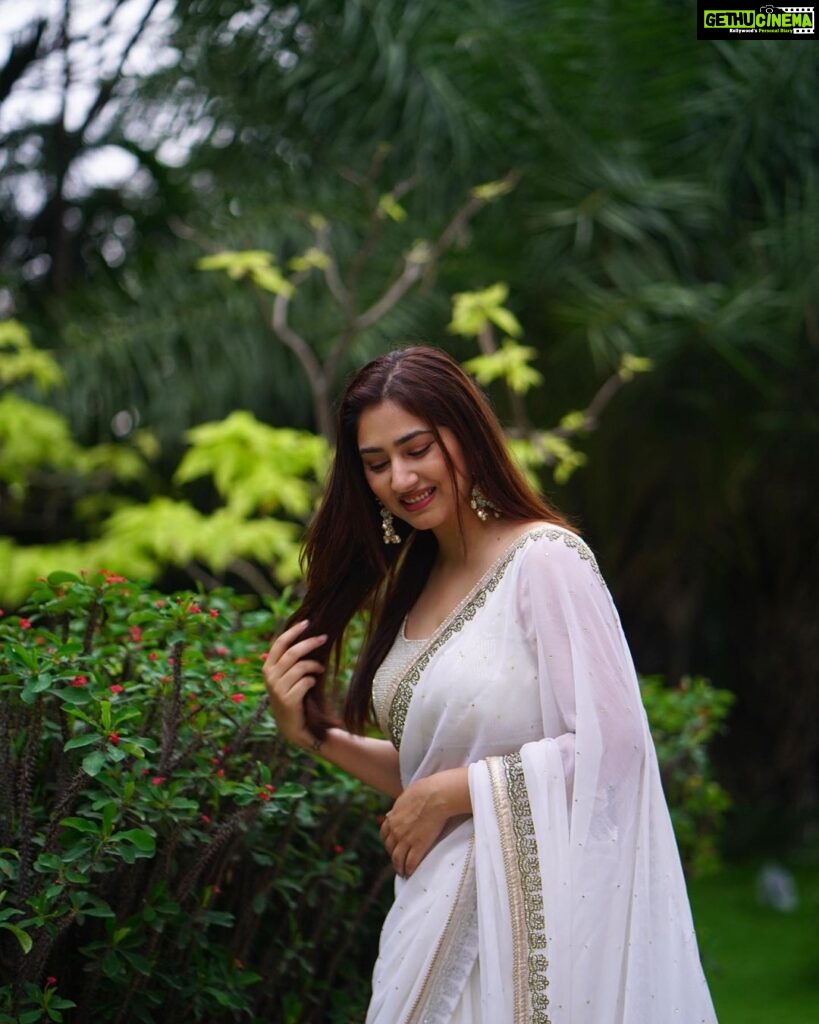 Actress Disha Parmar HD Photos and Wallpapers September 2022 - Gethu Cinema