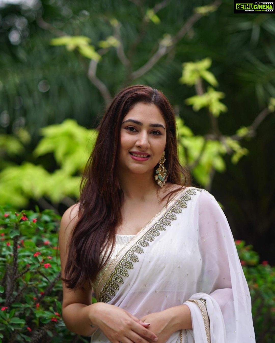 Actress Disha Parmar HD Instagram Photos and Wallpapers September 2022 ...