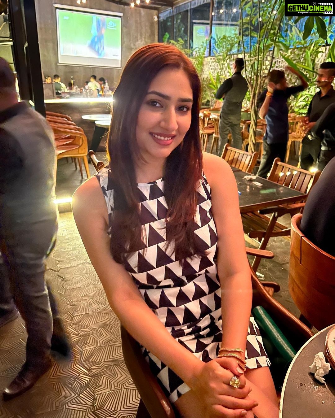 Actress Disha Parmar HD Photos and Wallpapers August 2022 - Gethu Cinema