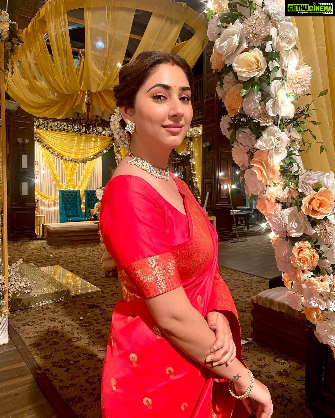 Disha Parmar Instagram – Quintessential 60’s Heroine ♥️😻 . # ...