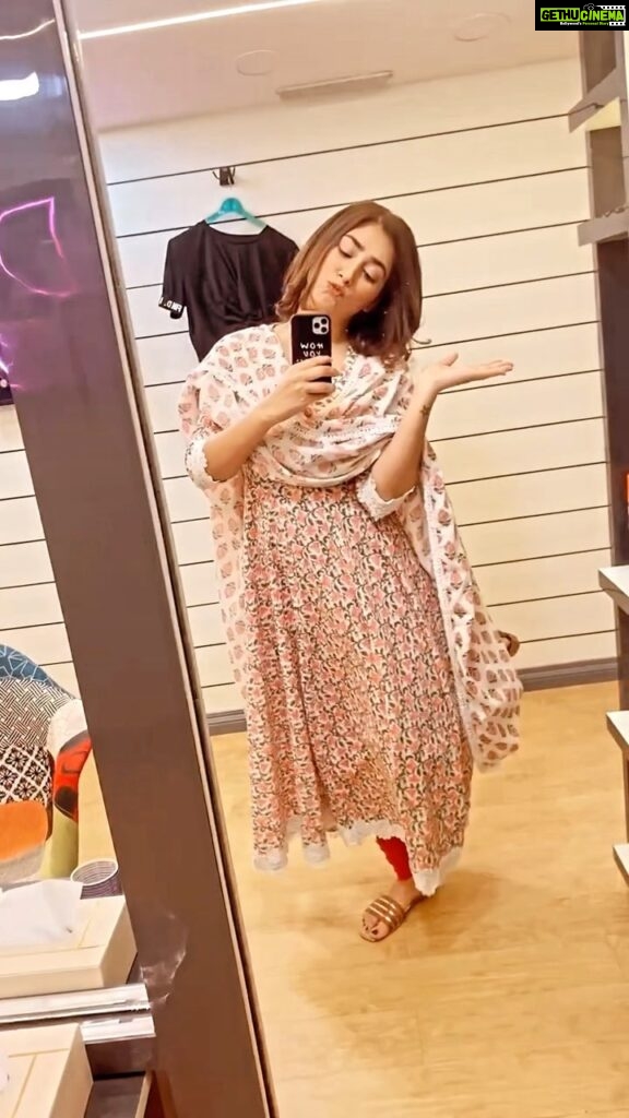 Actress Disha Parmar HD Photos and Wallpapers June 2022 - Gethu Cinema