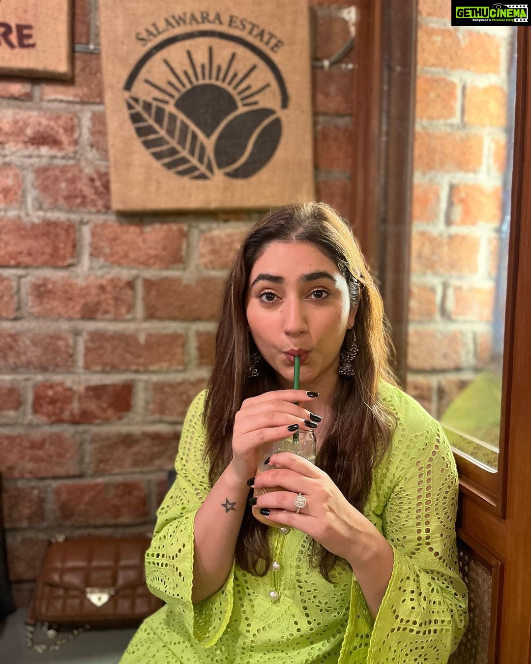 Disha Parmar Instagram – Coffee Break ! 😙 | Gethu Cinema