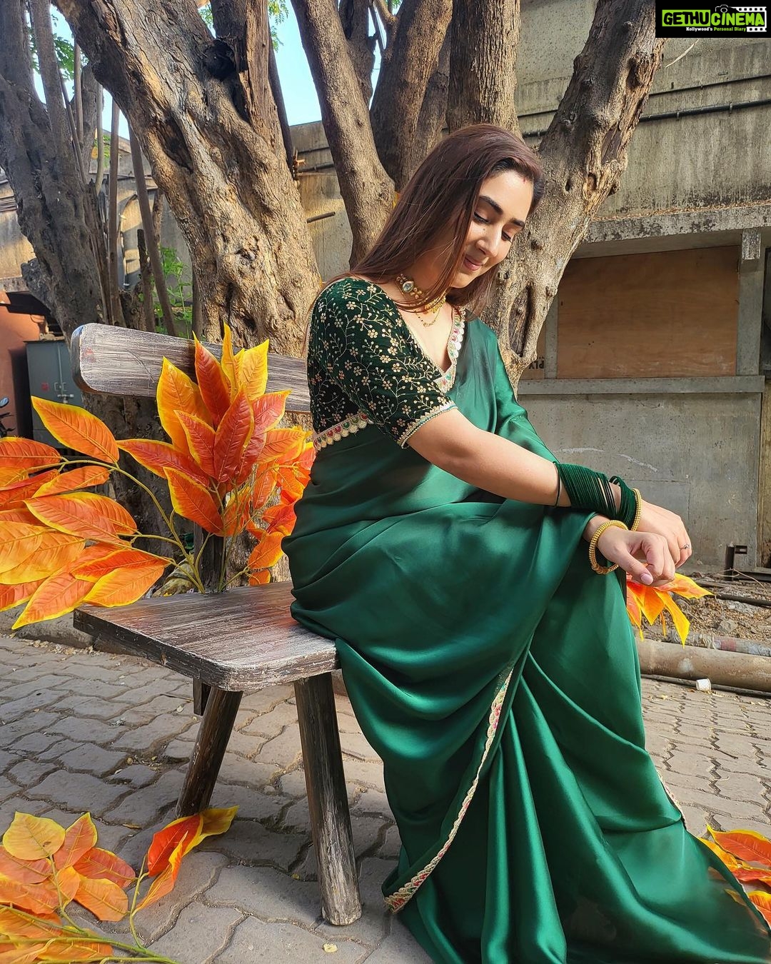 Actress Disha Parmar HD Photos and Wallpapers May 2022 - Gethu Cinema