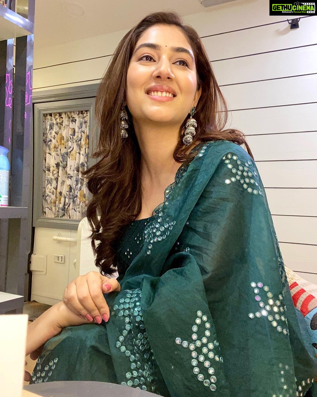 Actress Disha Parmar HD Photos and Wallpapers June 2022 - Gethu Cinema