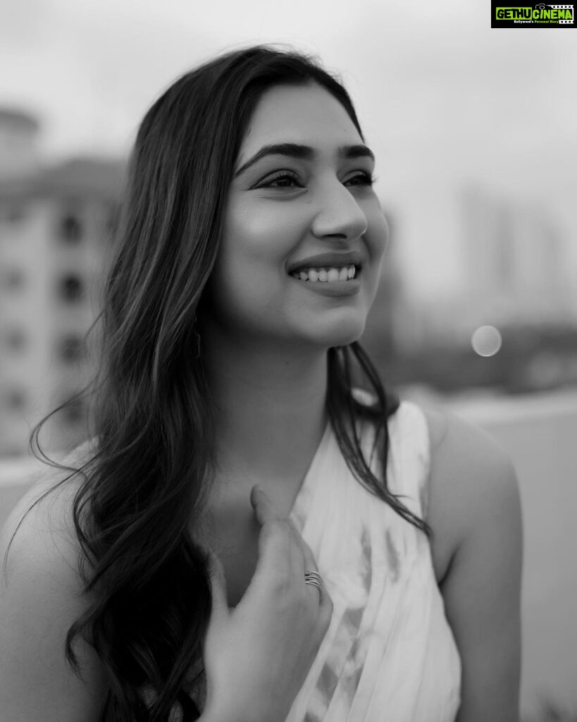 Actress Disha Parmar HD Photos and Wallpapers June 2022 - Gethu Cinema