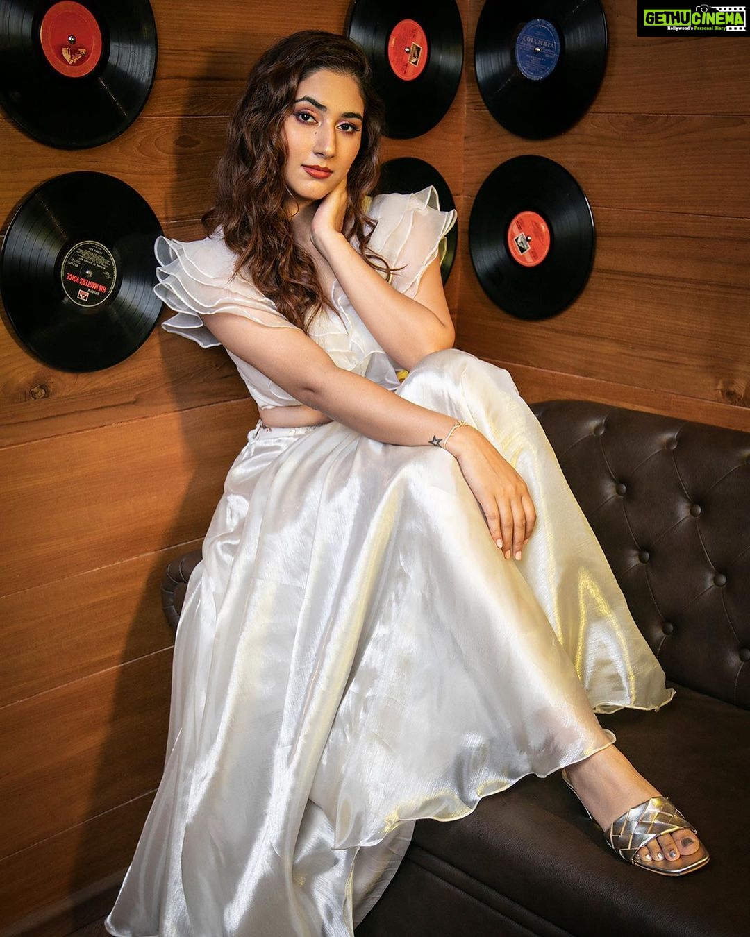 Disha Parmar Instagram – 🤍🤍 On the cover of @fablookmagazine Styled by ...