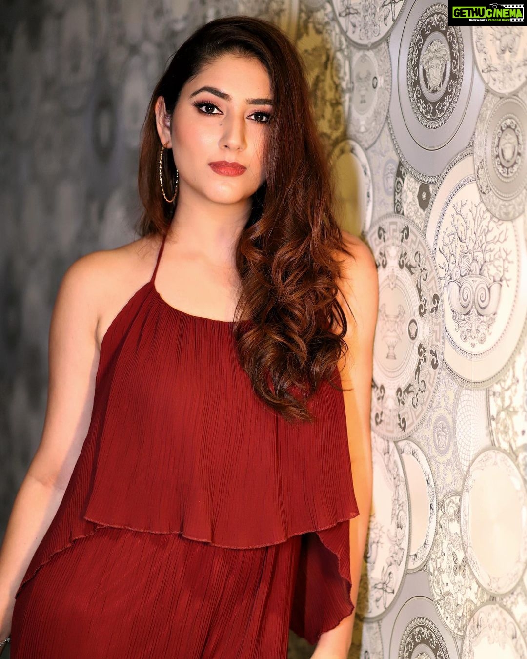 Actress Disha Parmar HD Instagram Photos and Wallpapers February 2022 ...