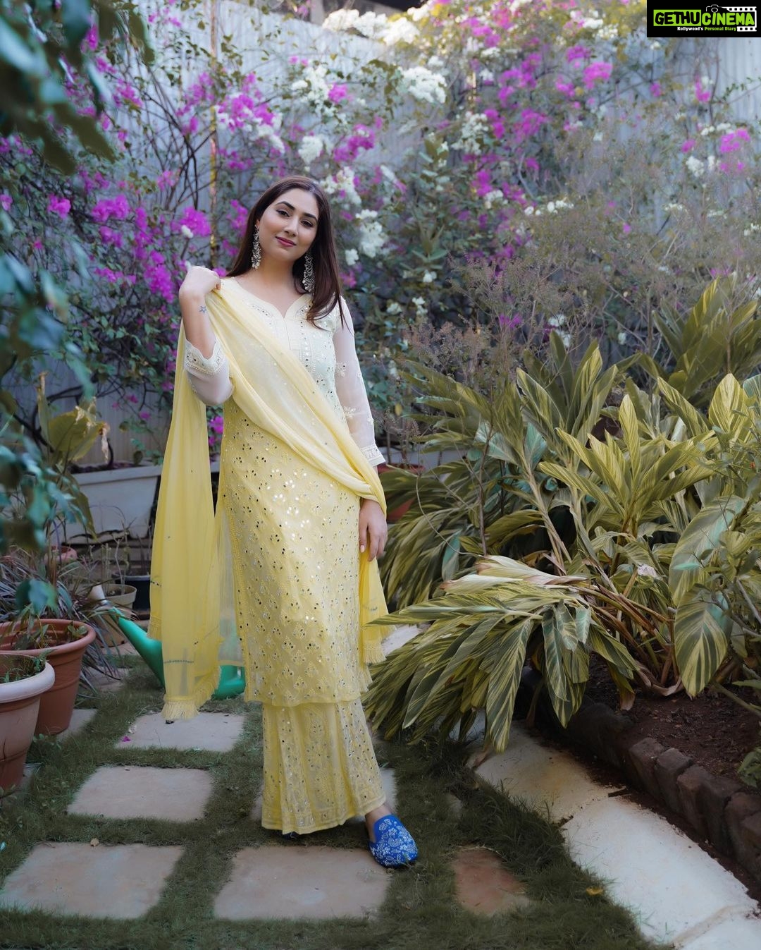 Disha Parmar Instagram – Xanthophile A lover of the colour Yellow 💛 📸 ...
