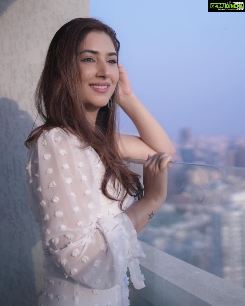 Actress Disha Parmar HD Photos and Wallpapers April 2022 - Gethu Cinema