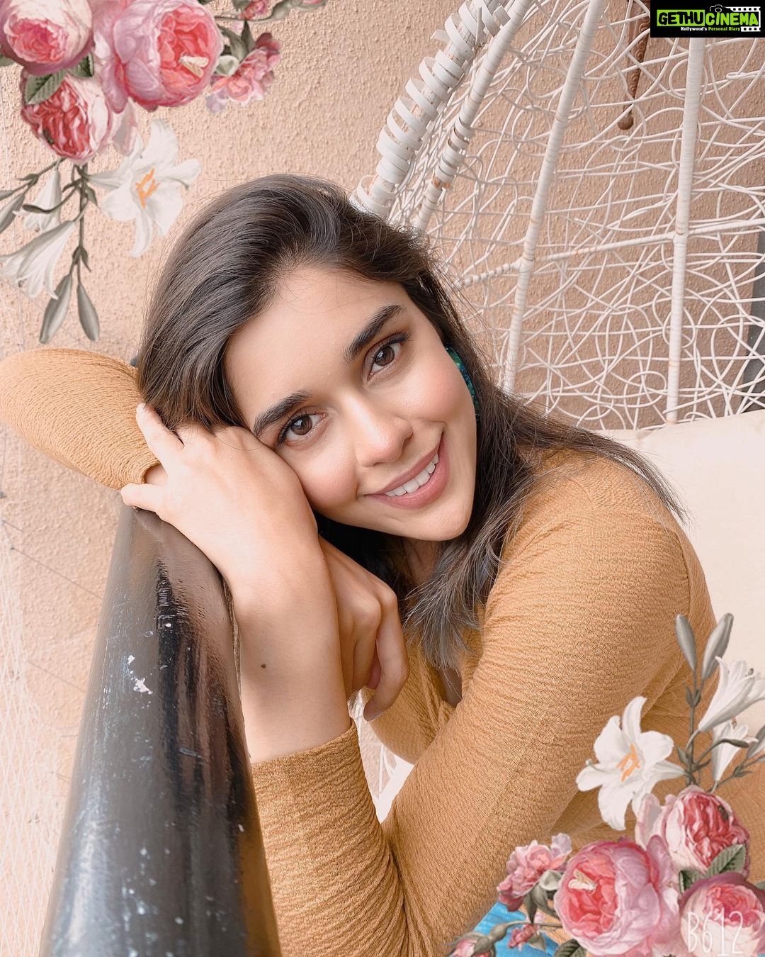 Eisha Singh Instagram – There is a saying, “Stop and smell the roses ...