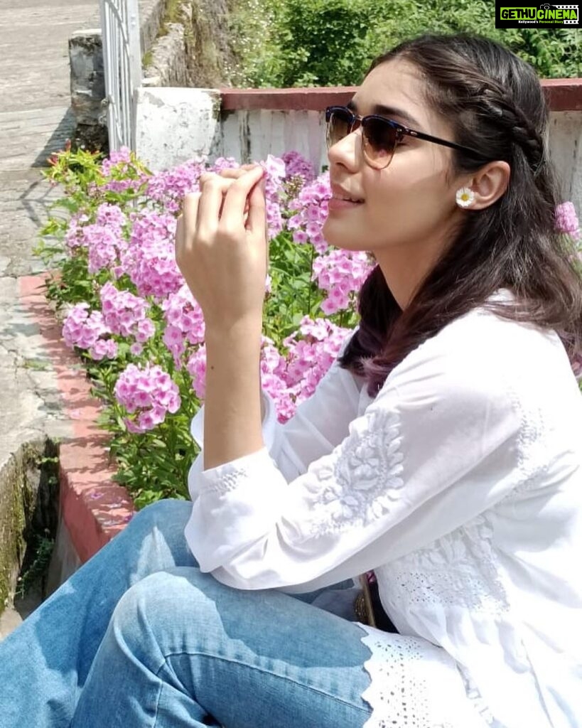 Actress Eisha Singh HD Instagram Photos and Wallpapers August 2021 ...