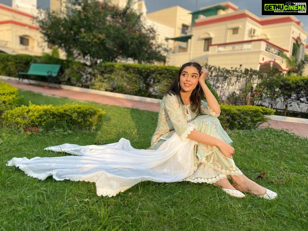 Actress Eisha Singh HD Instagram Photos and Wallpapers August 2021 ...