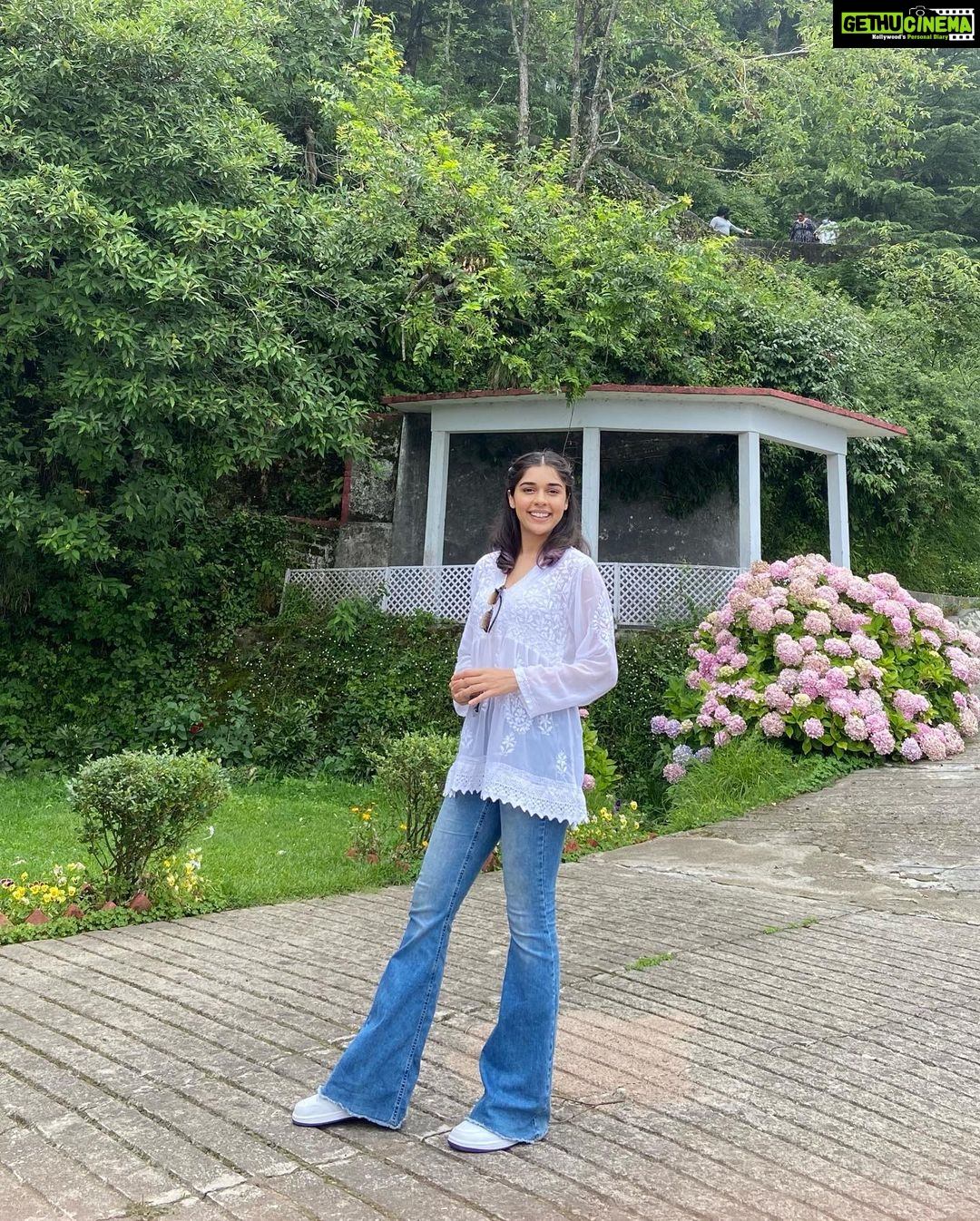 Eisha Singh Instagram – Just a girl with an old soul and young spirit 🌸 ...