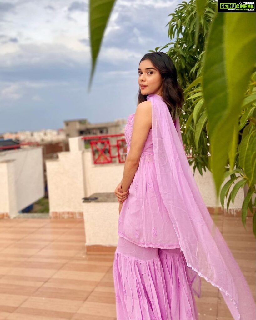 Actress Eisha Singh HD Instagram Photos and Wallpapers August 2021 ...