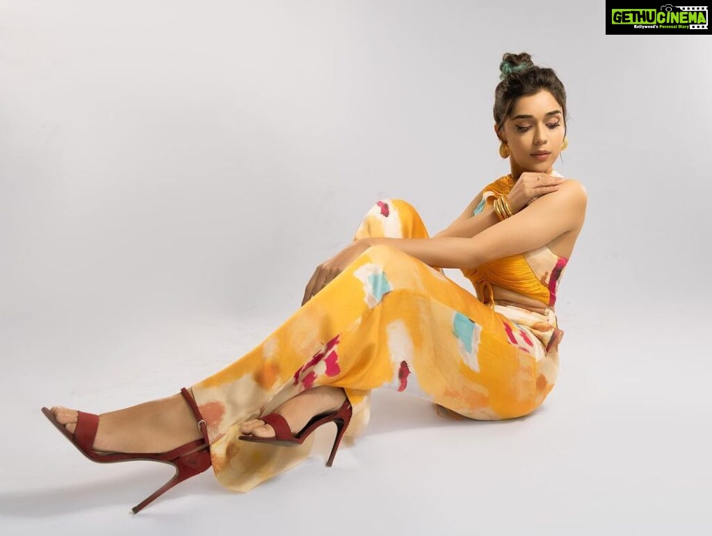 Actress Eisha Singh HD Instagram Photos and Wallpapers October 2022 ...