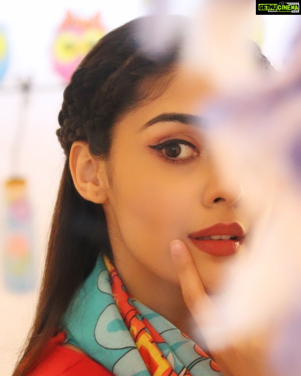 Eisha Singh Instagram – ꜱᴜɴ & ᴅʀᴇᴀᴍꜱ 📸 : @navneet_photography 🤍 | Gethu Cinema