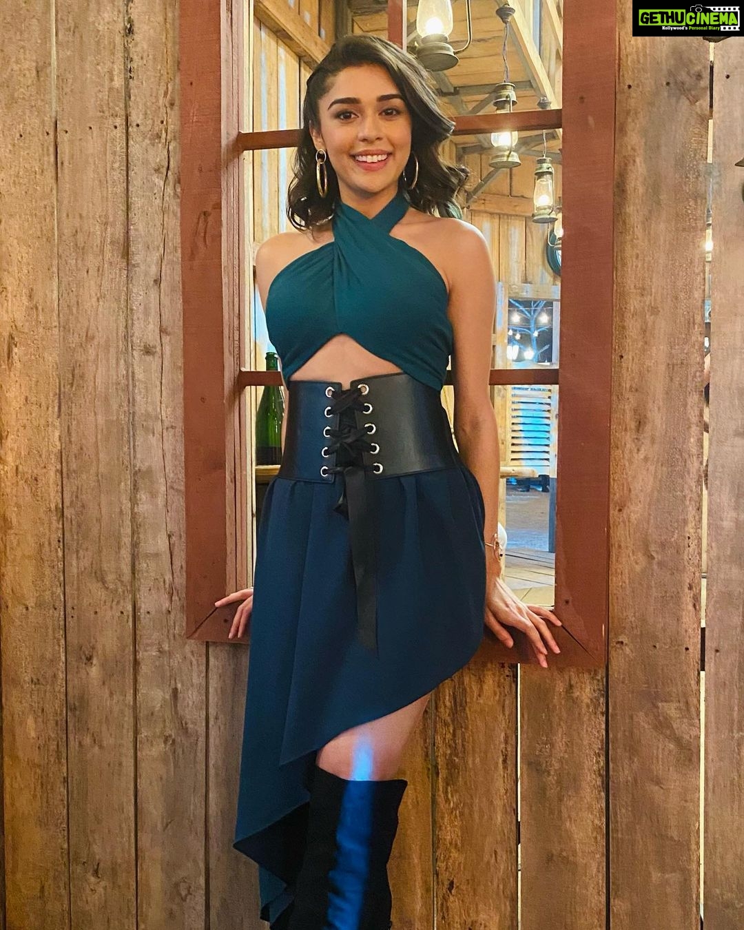 Actress Eisha Singh HD Instagram Photos and Wallpapers August 2022 ...