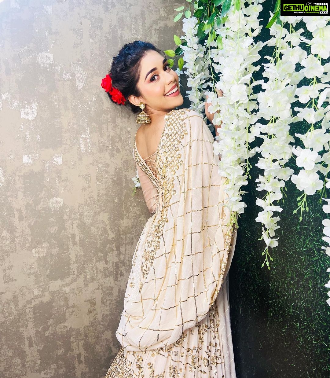 Actress Eisha Singh HD Instagram Photos and Wallpapers May 2023 | Gethu ...