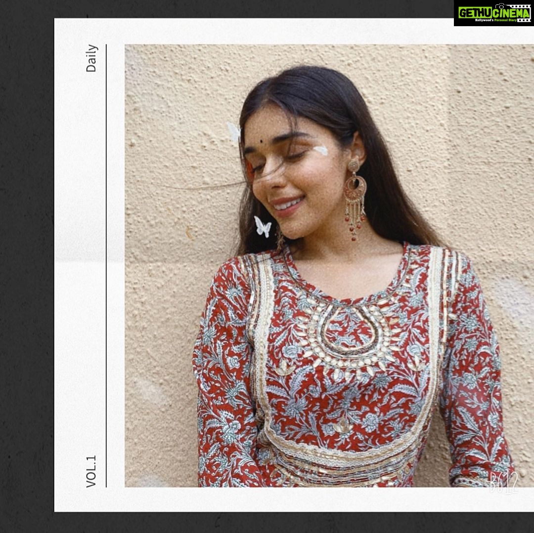 Eisha Singh Instagram – Scintillatingly resplendent among ‘floral ...