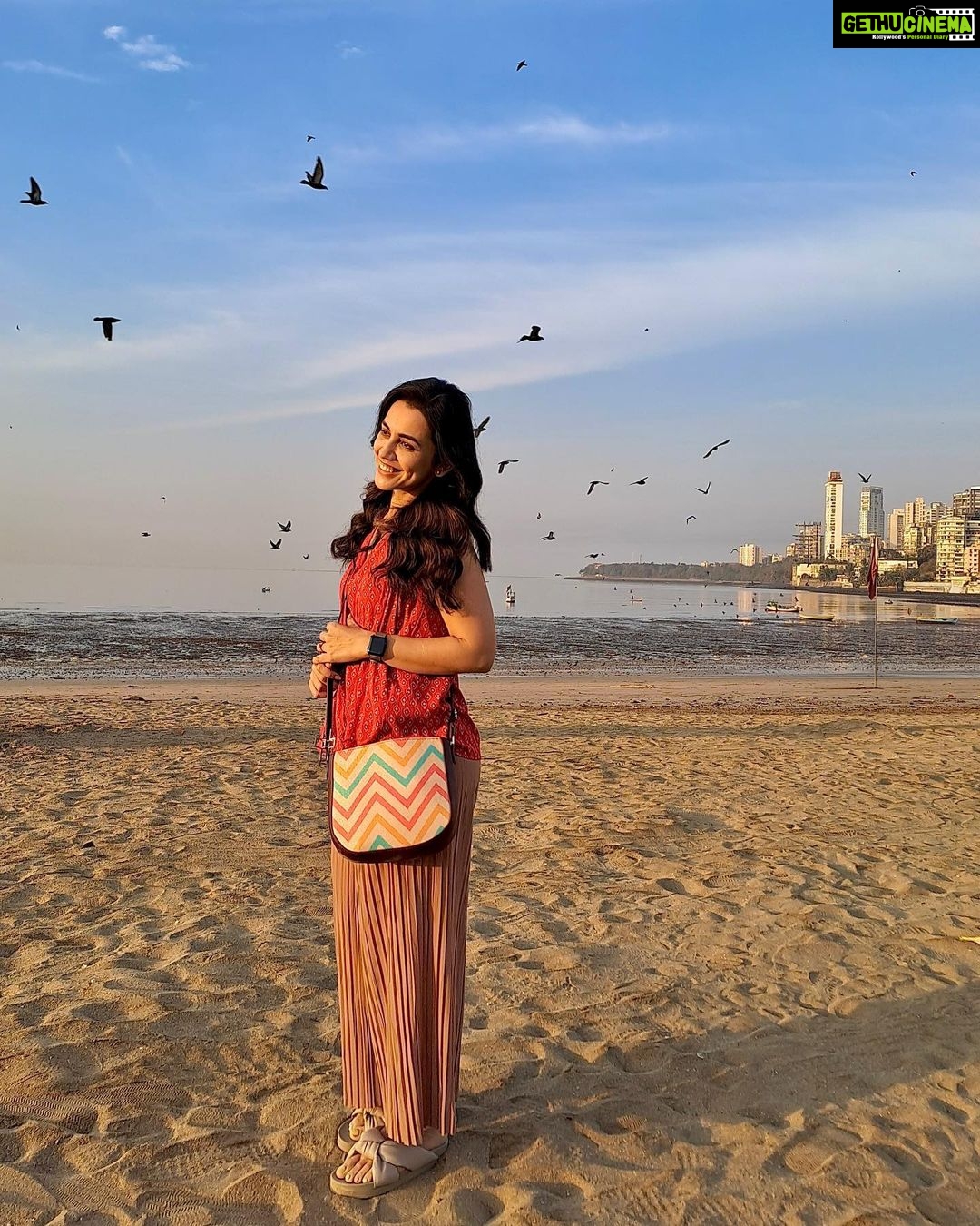 Esha Kansara Instagram – Many moods of Kaveri Chandra! A beautiful ...