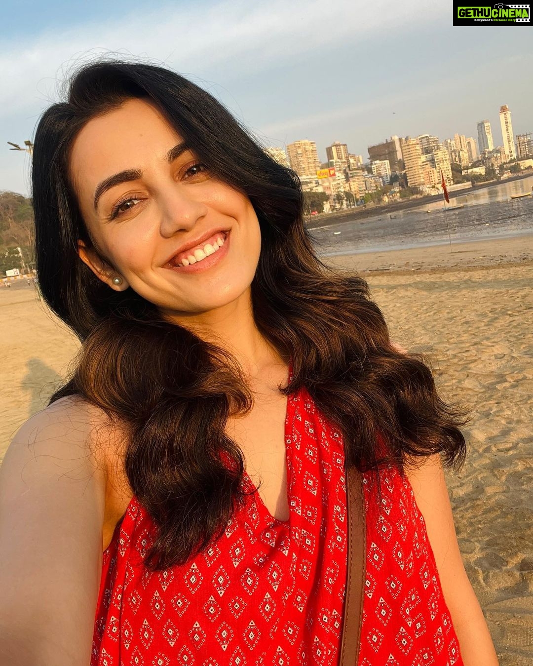 Esha Kansara Instagram – Many moods of Kaveri Chandra! A beautiful ...