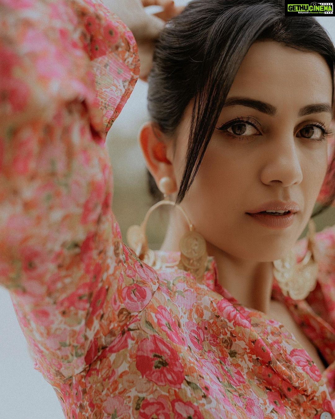 Actress Esha Kansara HD Instagram Photos and Wallpapers April 2023 ...