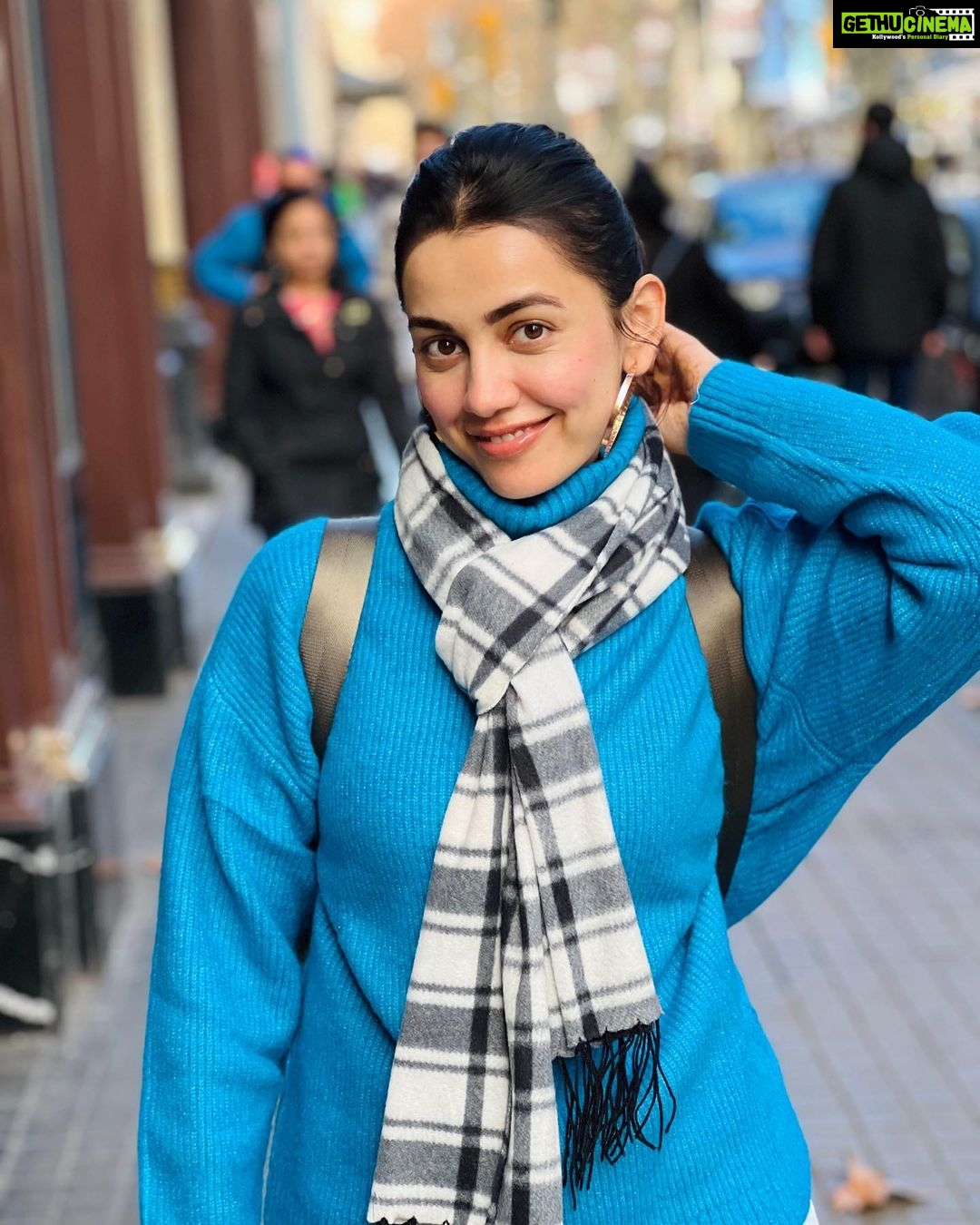 Esha Kansara Instagram – Ye wali trip pe random log mile nahi zyada hum ...