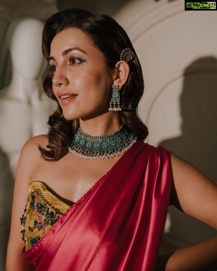 Actress Esha Kansara HD Photos and Wallpapers January 2023 - Gethu Cinema